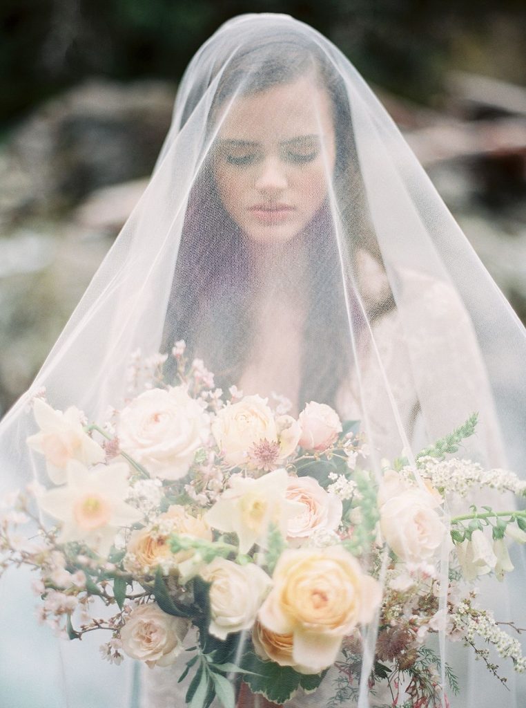 Oregon River Bridal Inspiration – The White Wren