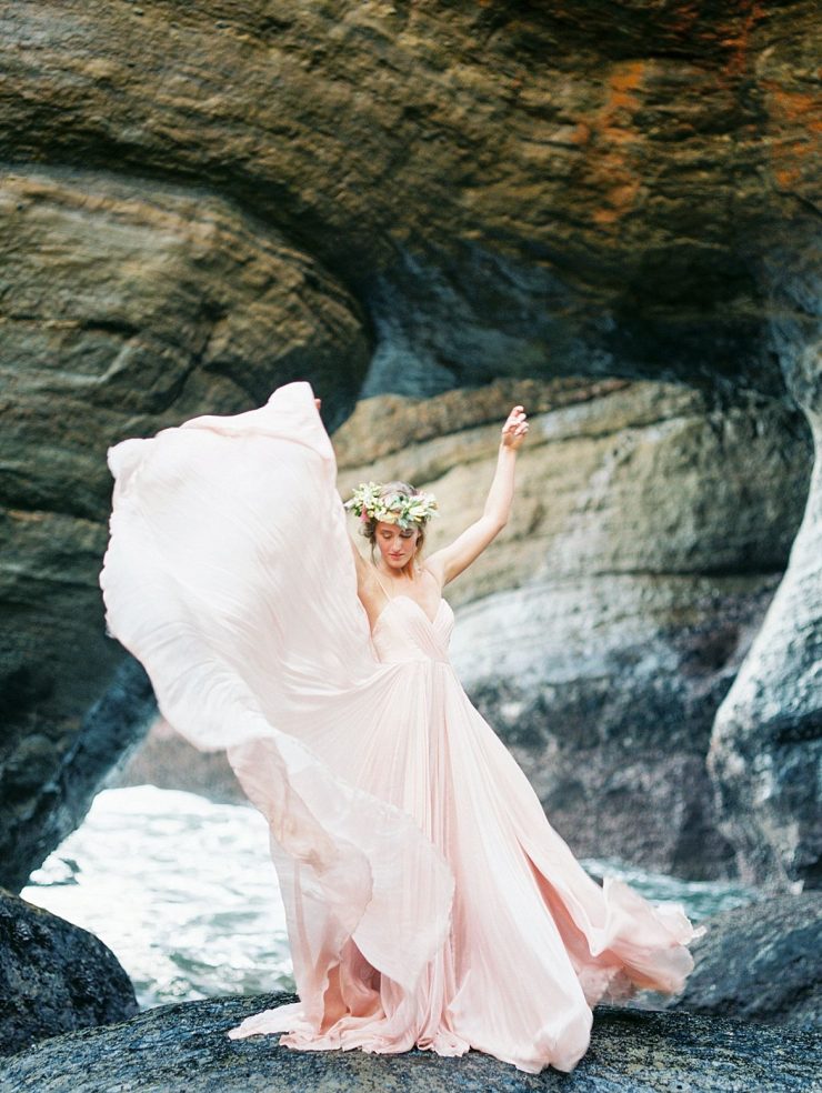 Stunning Rocky Coast Bridal Inspiration - The White Wren
