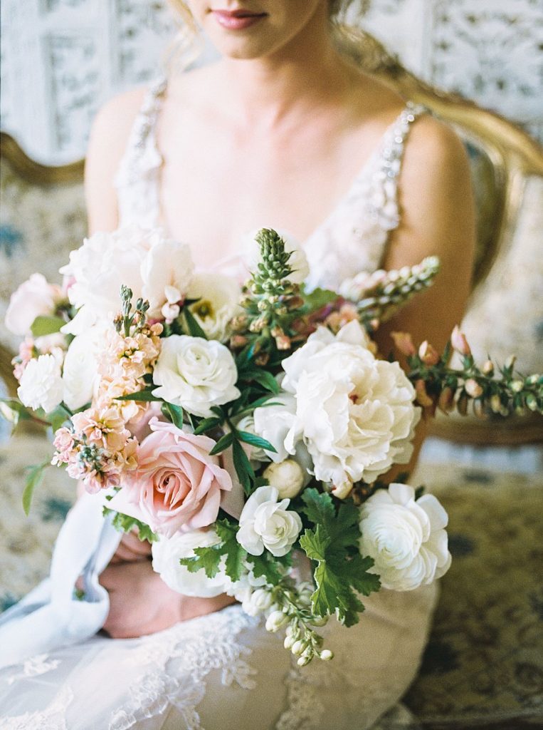 Graceful & Elegant Floral Wedding Inspiration – The White Wren