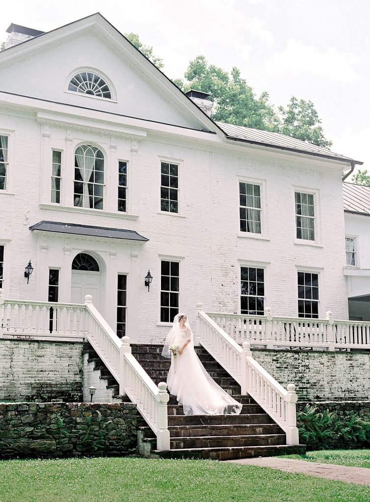 Stately & Classic Manor Wedding Inspiration – The White Wren