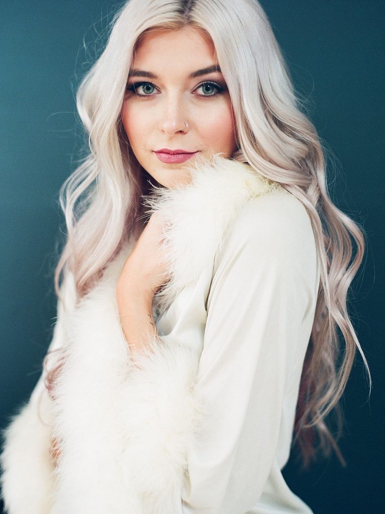 Intimate & Minimal Wintry Boudoir Session - The White Wren