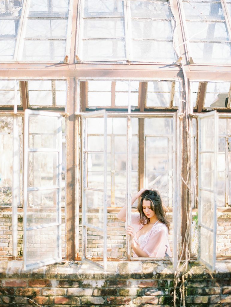 Greenhouse Boudoir – The White Wren