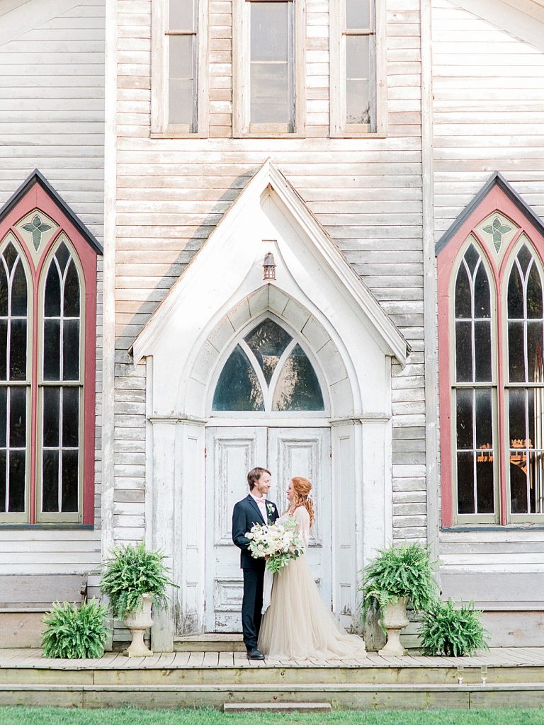 Wedding Inspiration in front of a Vintage Chapel - The White Wren