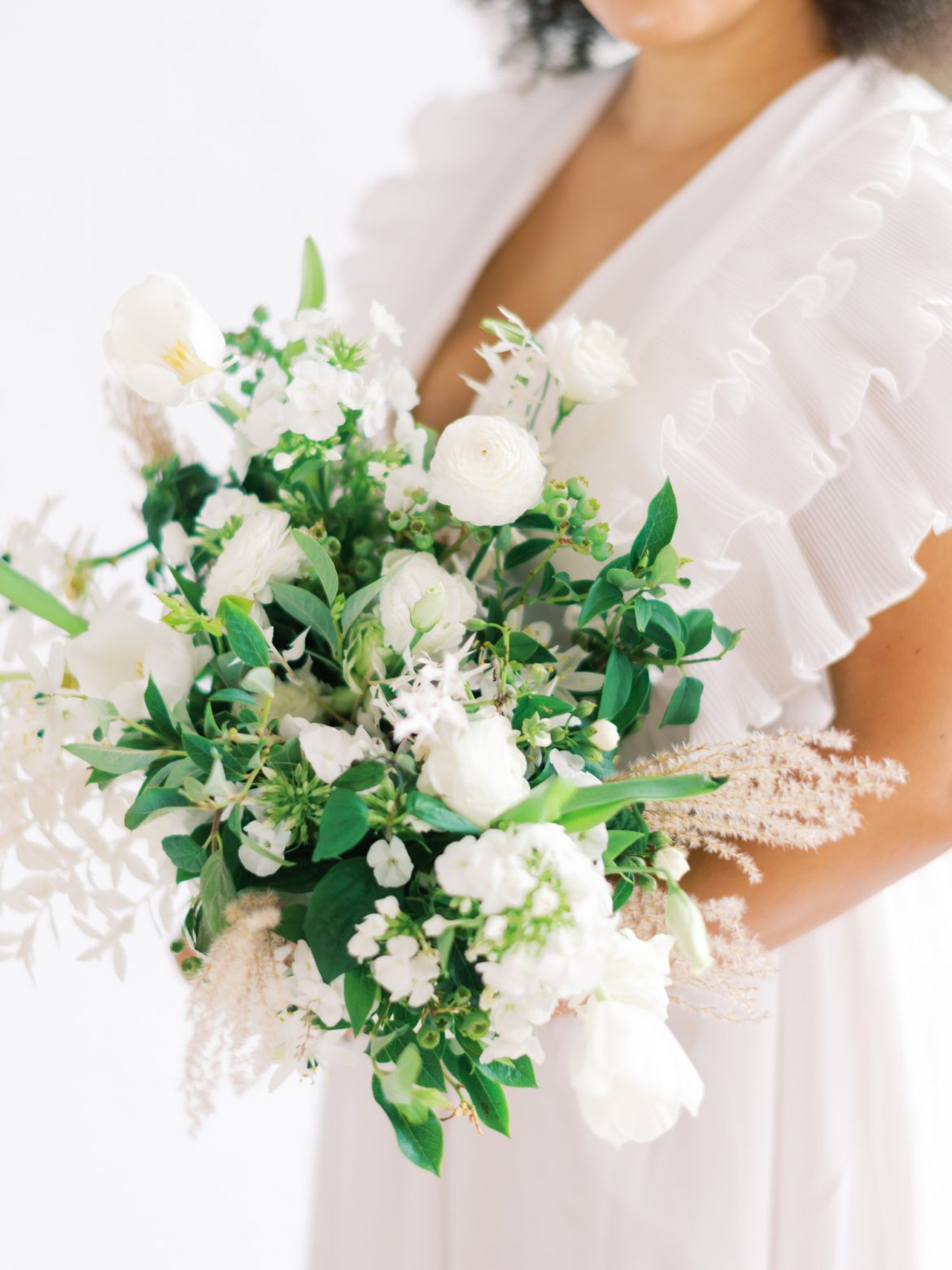 Modern Bridal Inspiration in Three Shades – The White Wren