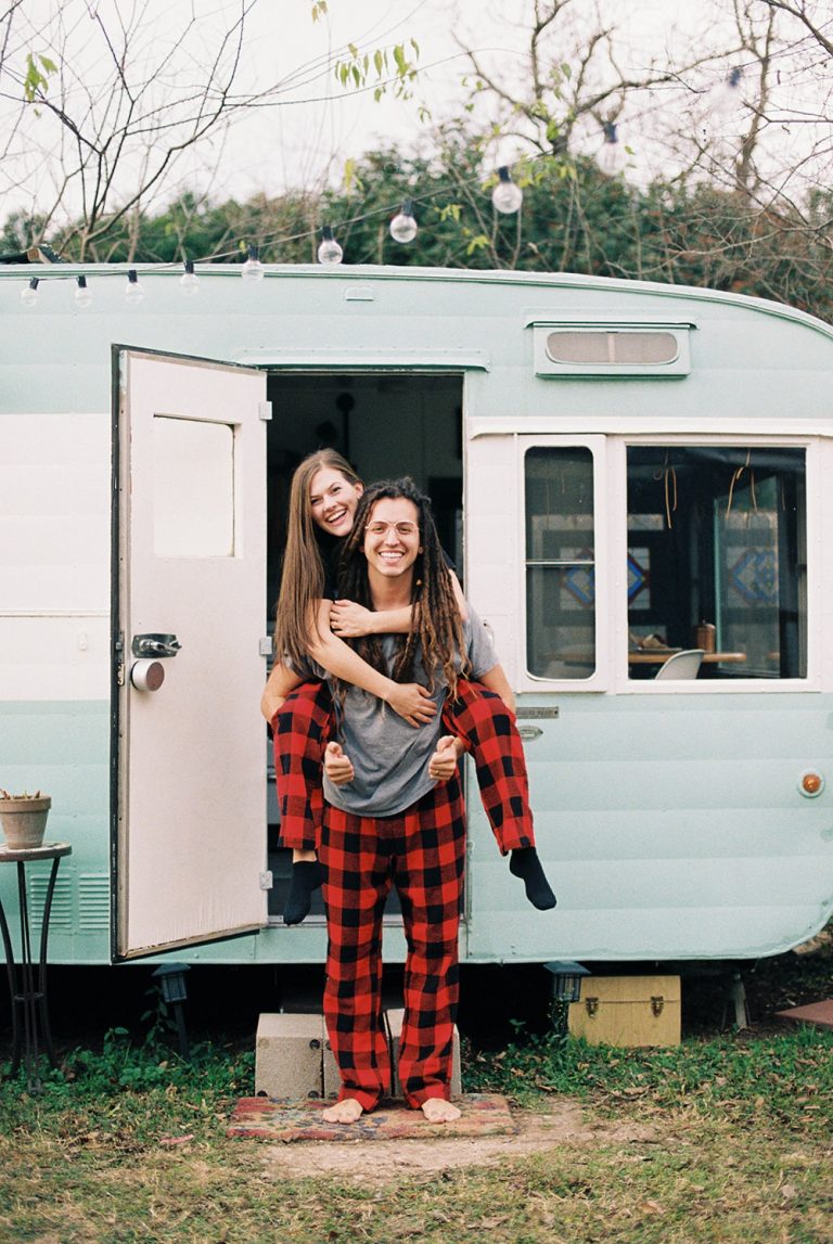 Cozy Vintage Camper Couples Session – The White Wren