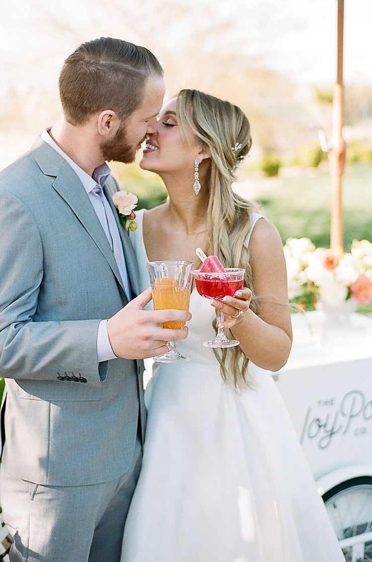Bright Summer Nevada Wedding – The White Wren