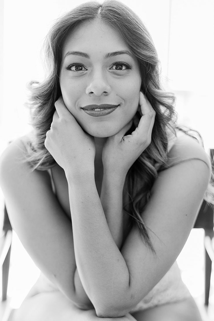 Indoor Soft Boudoir Session – The White Wren