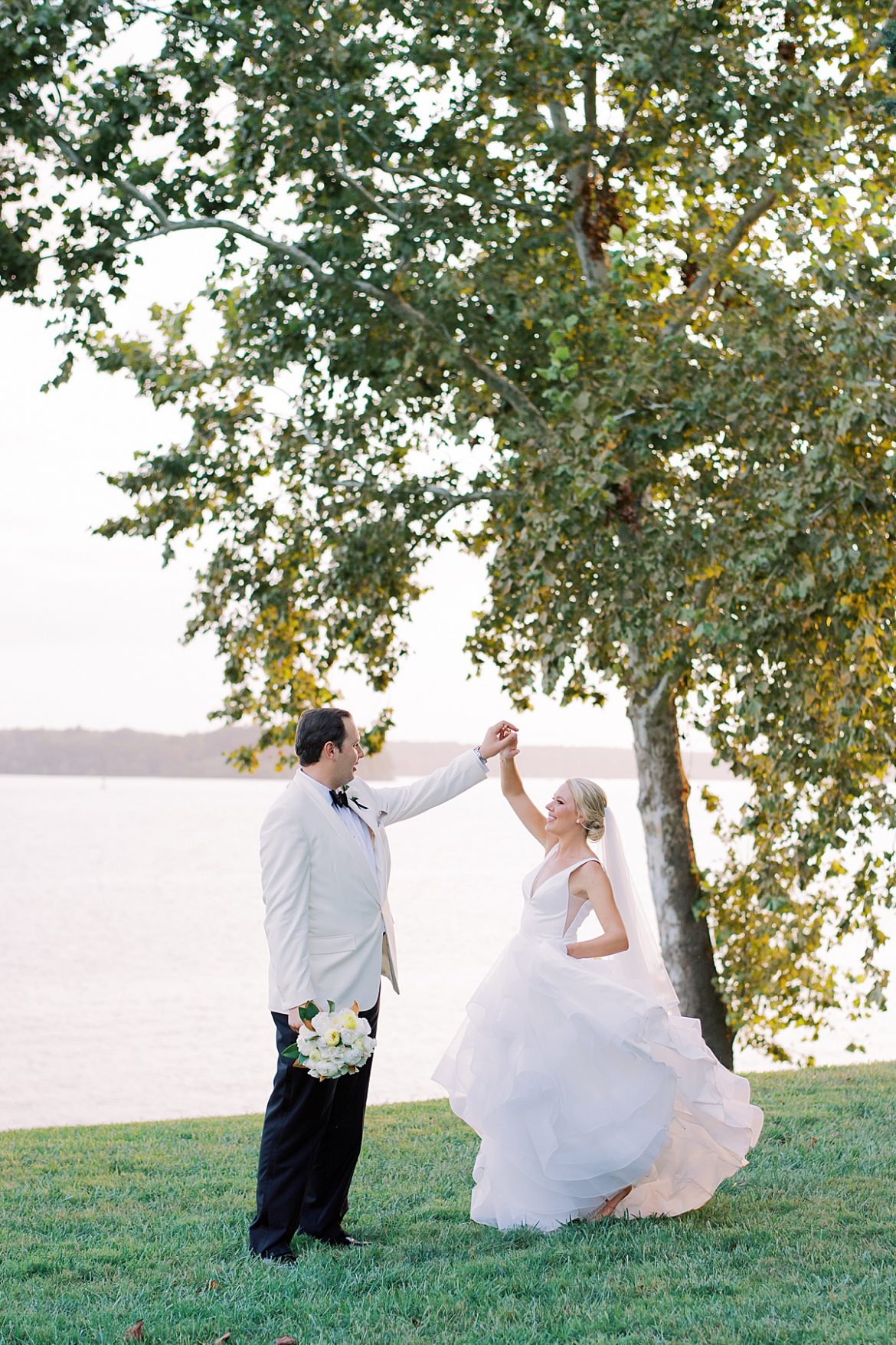 Light Summer Southern Wedding - The White Wren