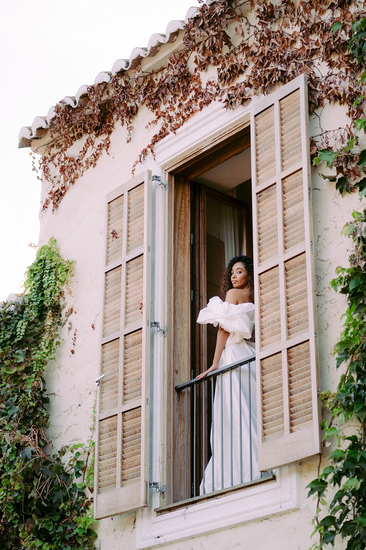 Spain Wedding Inspiration With Pops of Color – The White Wren