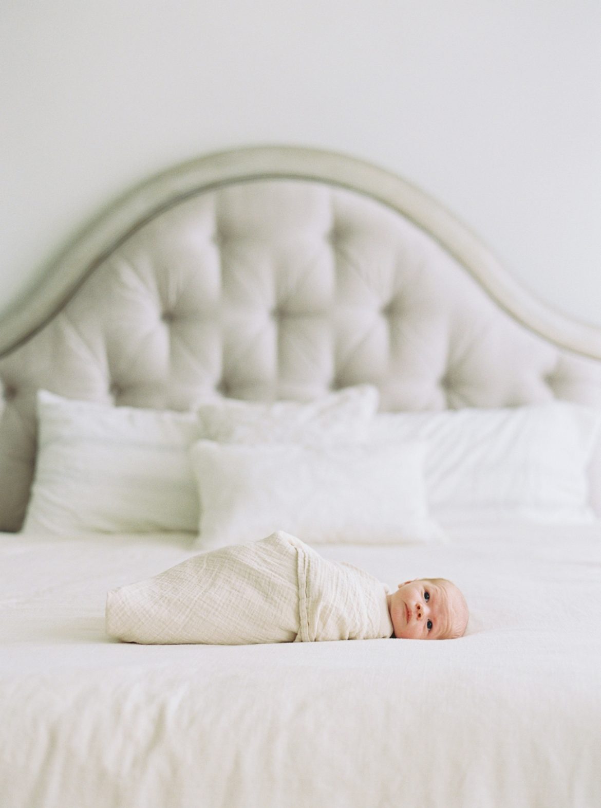 Derek & Jessie’s Newborn Photos at Home – The White Wren