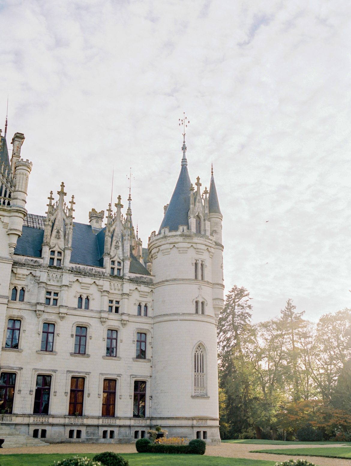 Colorful Chateau Wedding Inspiration – The White Wren