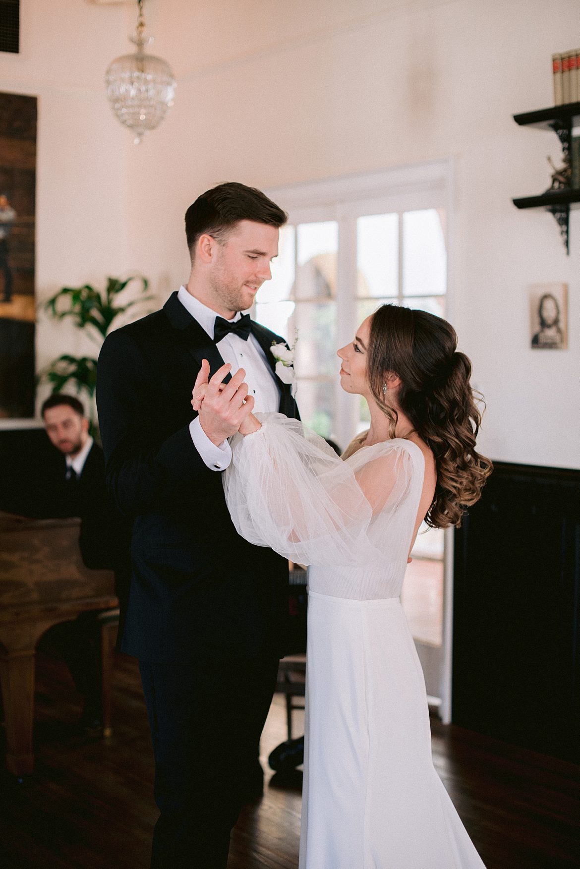 A Modern and Minimal Elopement with Shades of Blue – The White Wren