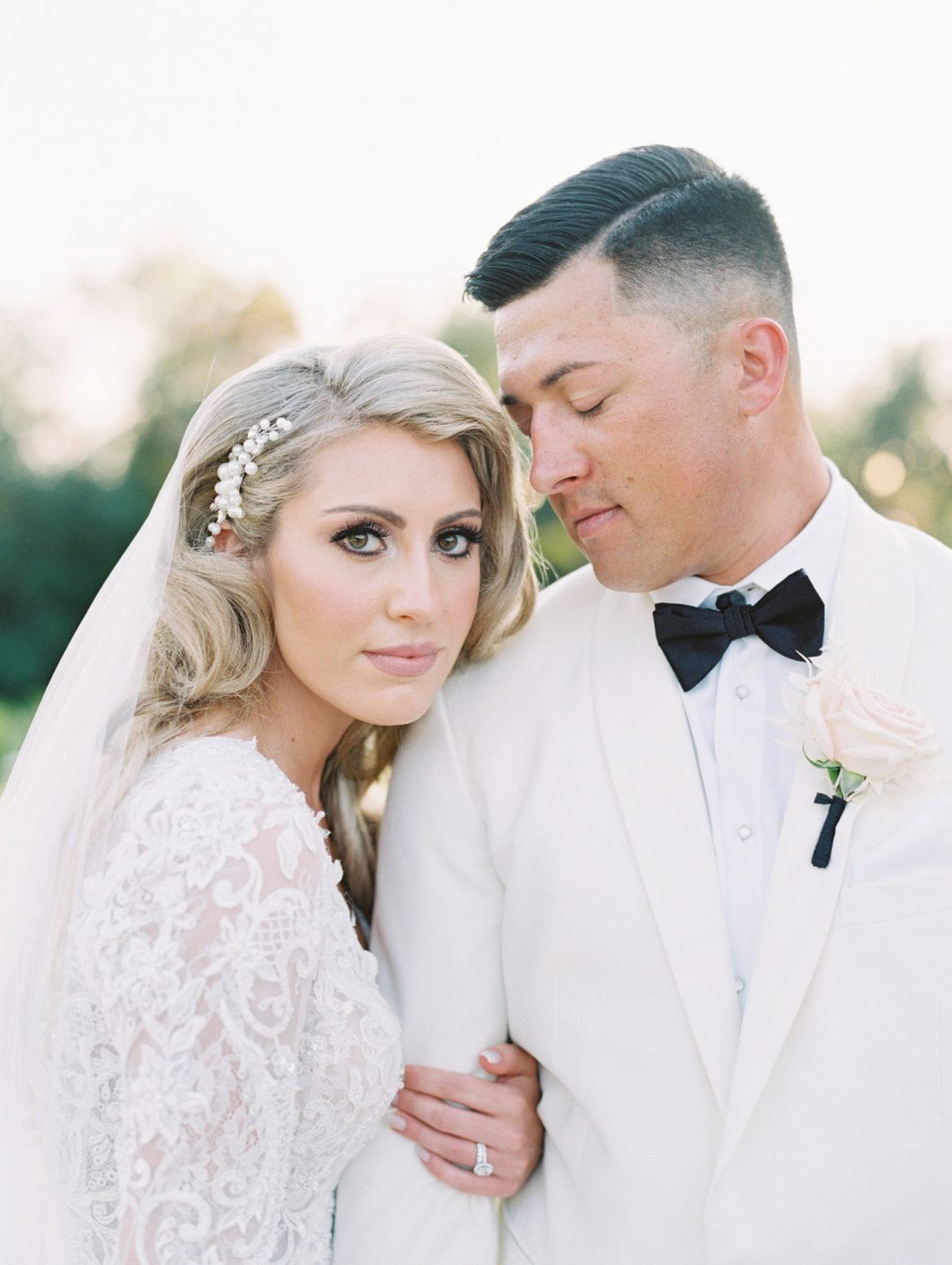 Cassidy & Jacob’s Dreamy White Barn Wedding – The White Wren