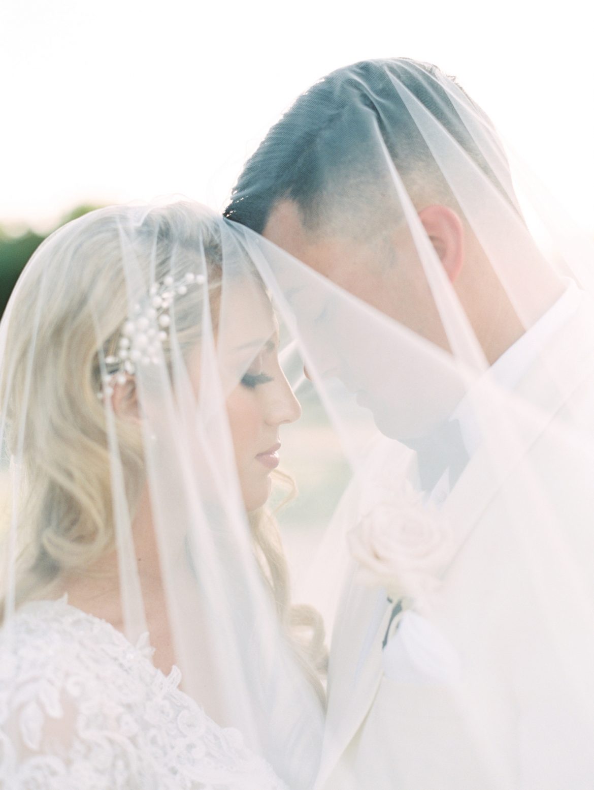 Cassidy & Jacob’s Dreamy White Barn Wedding – The White Wren