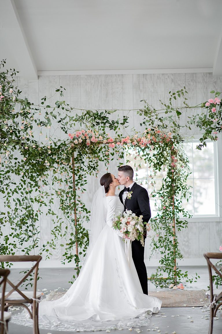 Classic and Modern Wedding Inspo – The White Wren