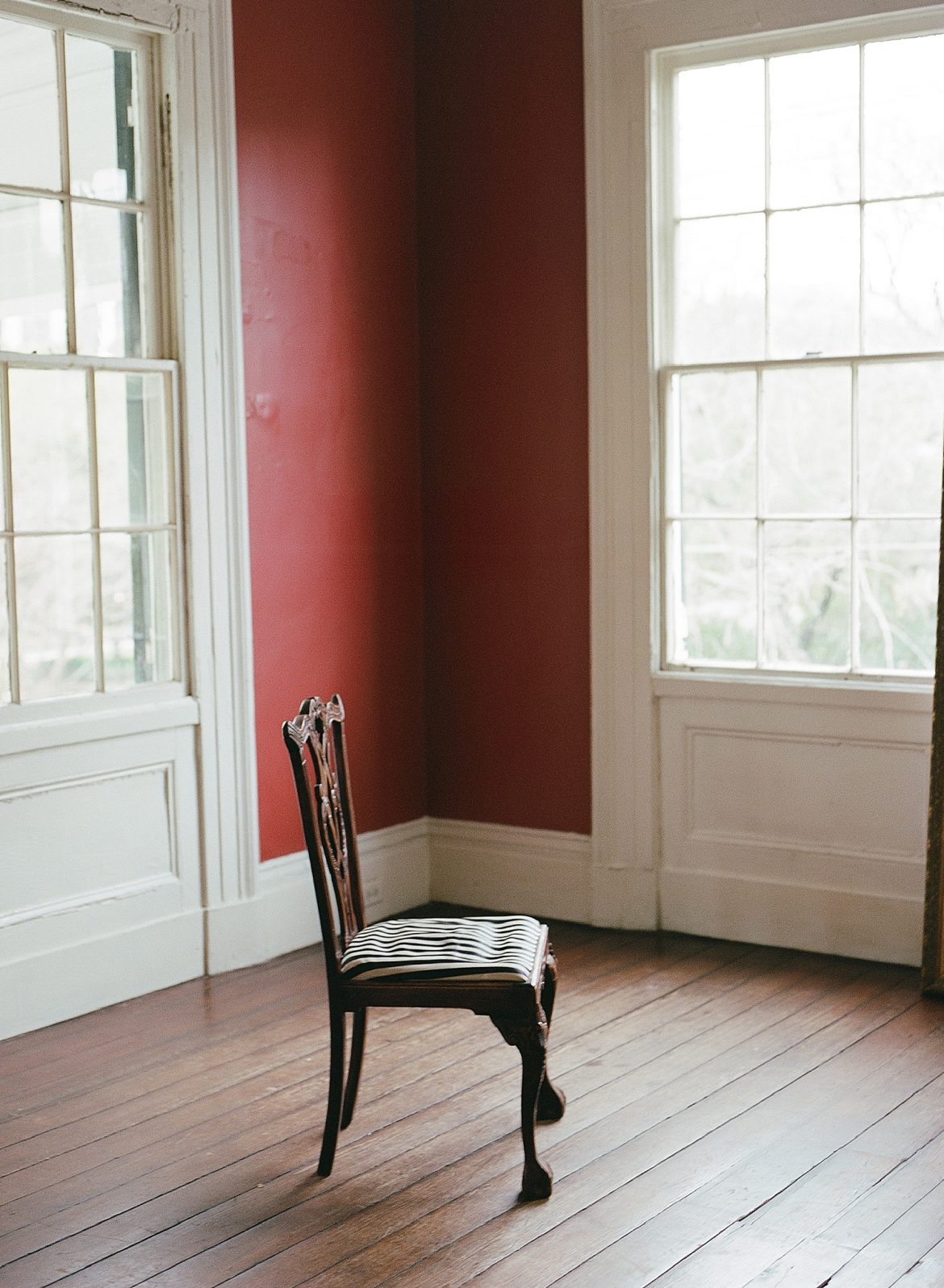 Elegant Boudoir in Charleston - The White Wren
