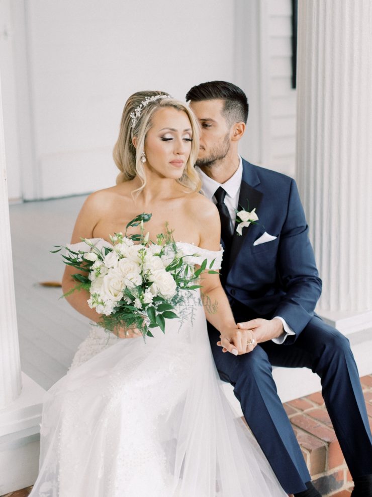 Intimate Wedding with Delicate White Details – The White Wren