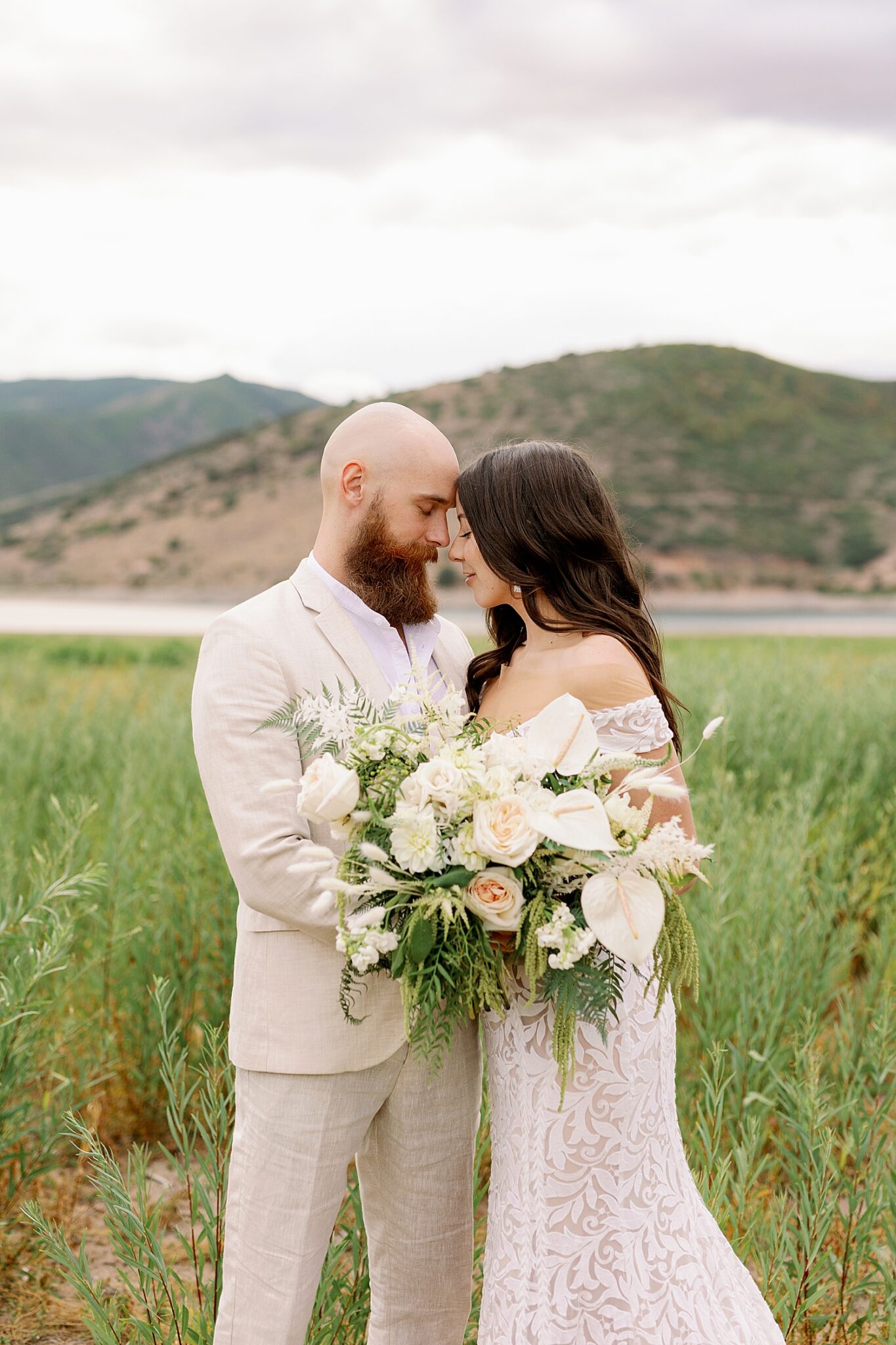 Intimate Lakeside Vow Renewal – The White Wren