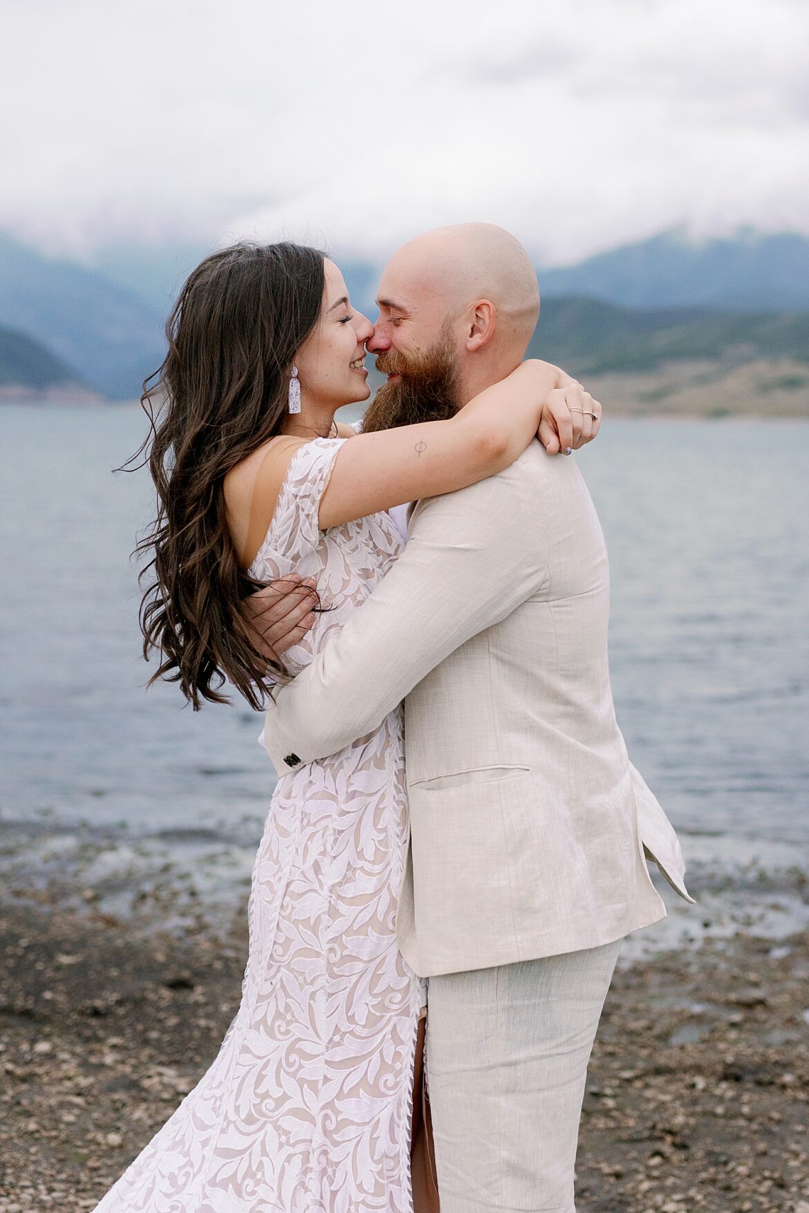 Intimate Lakeside Vow Renewal – The White Wren