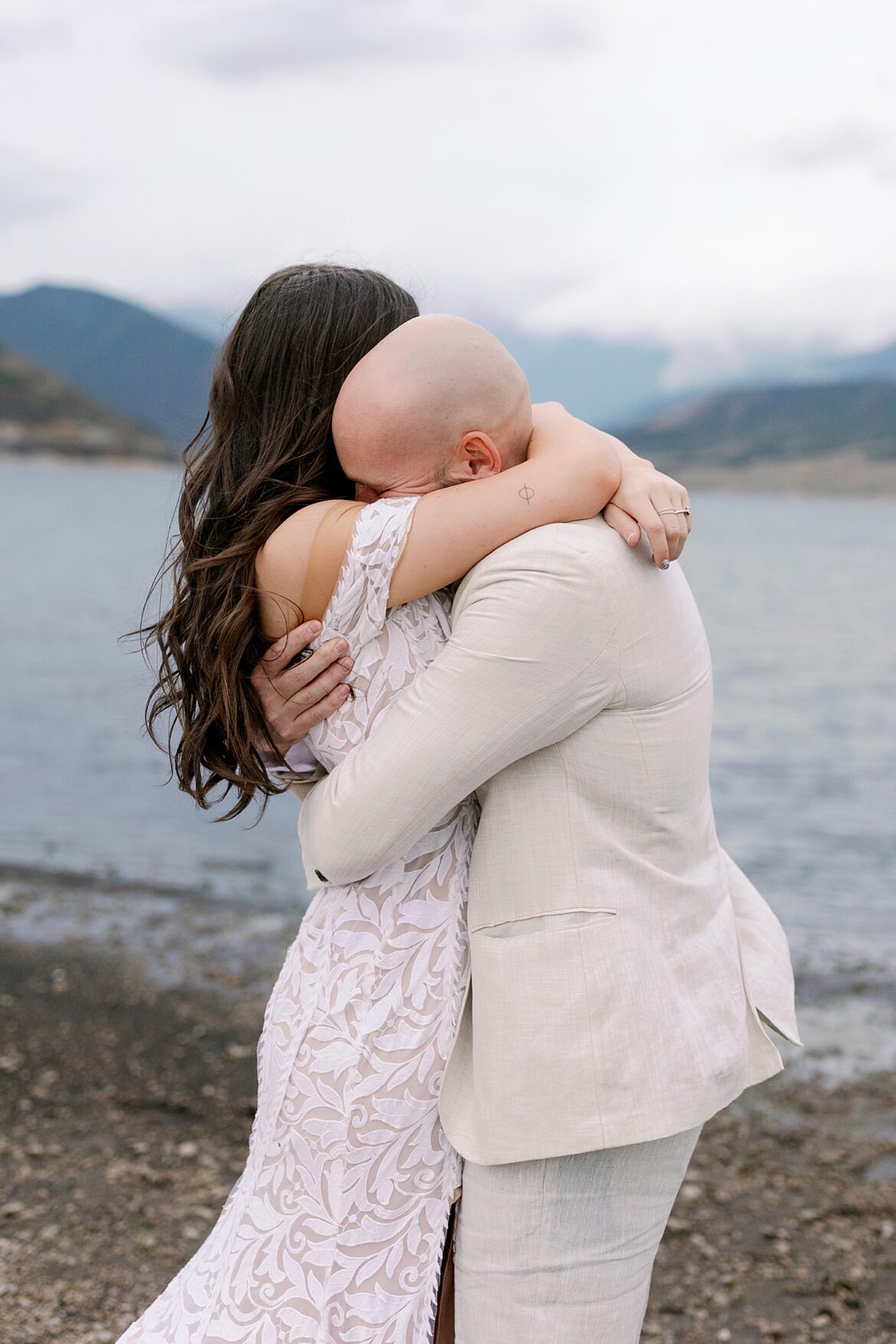 Intimate Lakeside Vow Renewal – The White Wren