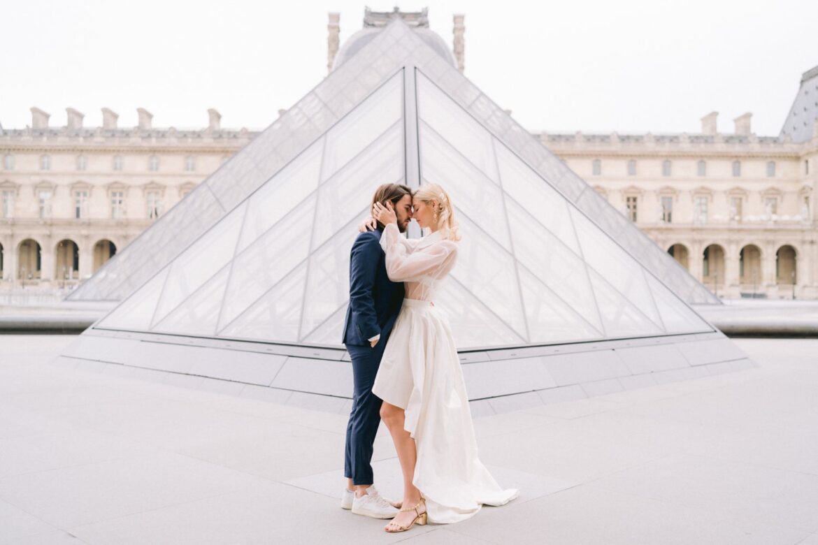 A Modern Couple in Paris – The White Wren