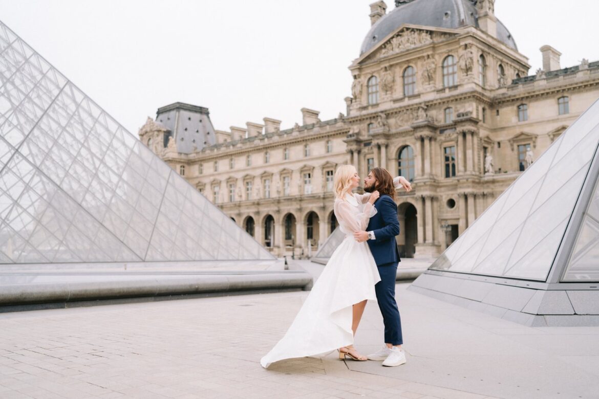 A Modern Couple in Paris – The White Wren