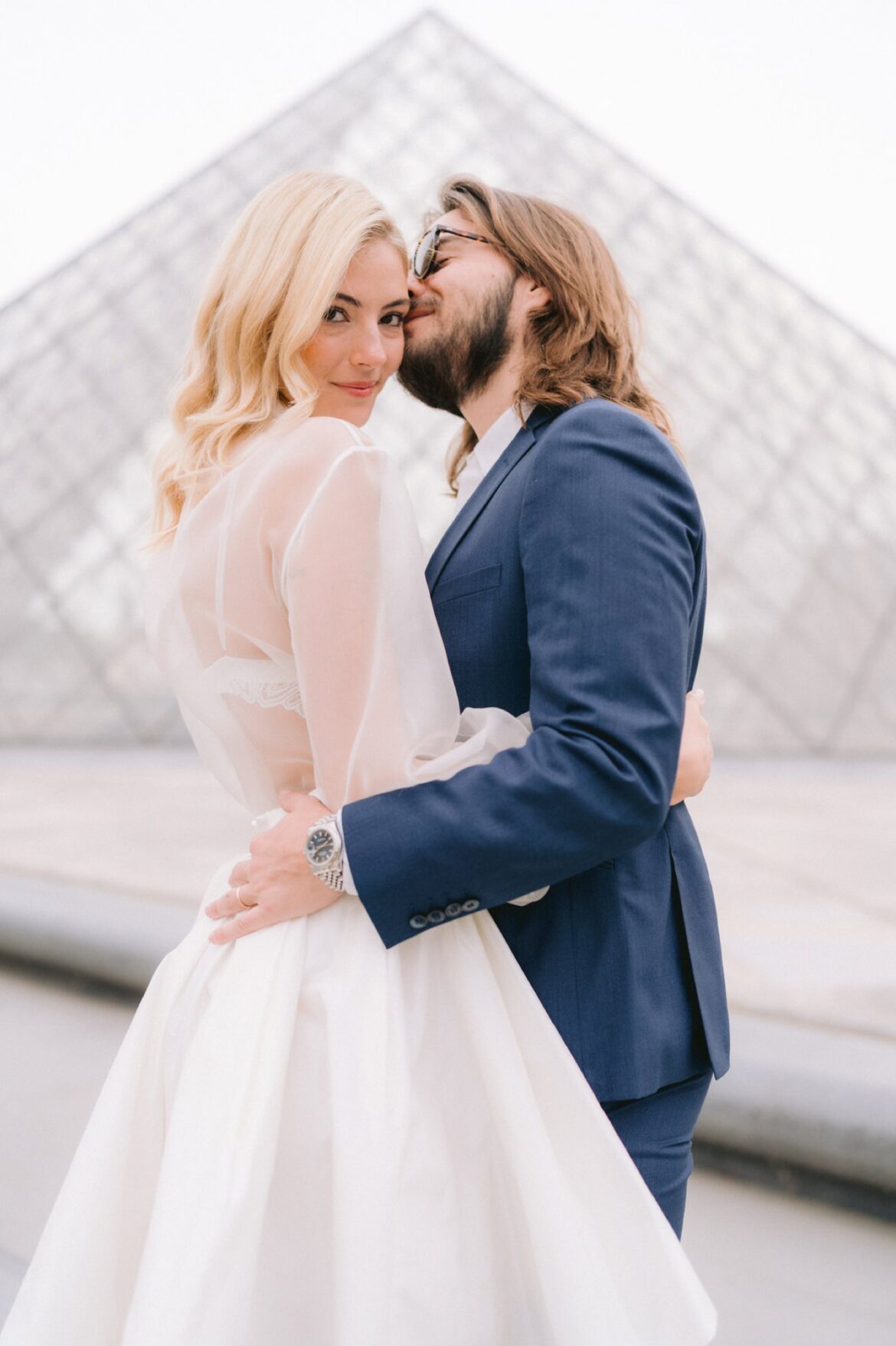 A Modern Couple in Paris – The White Wren