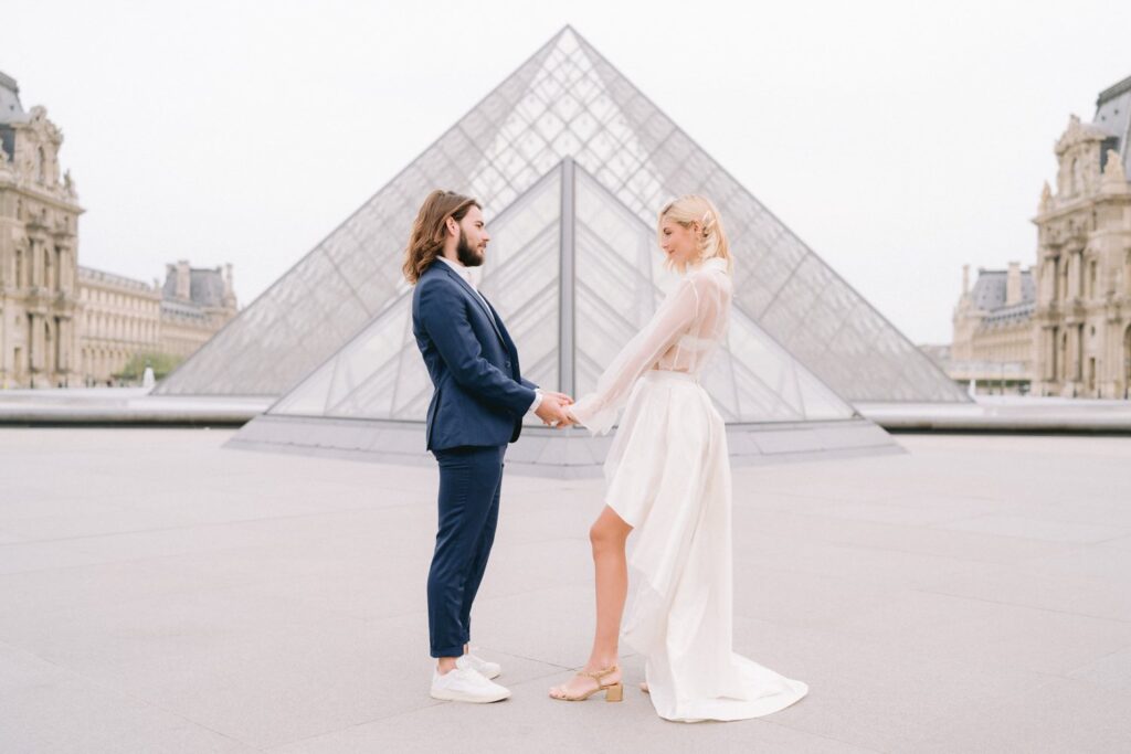 A Modern Couple in Paris – The White Wren