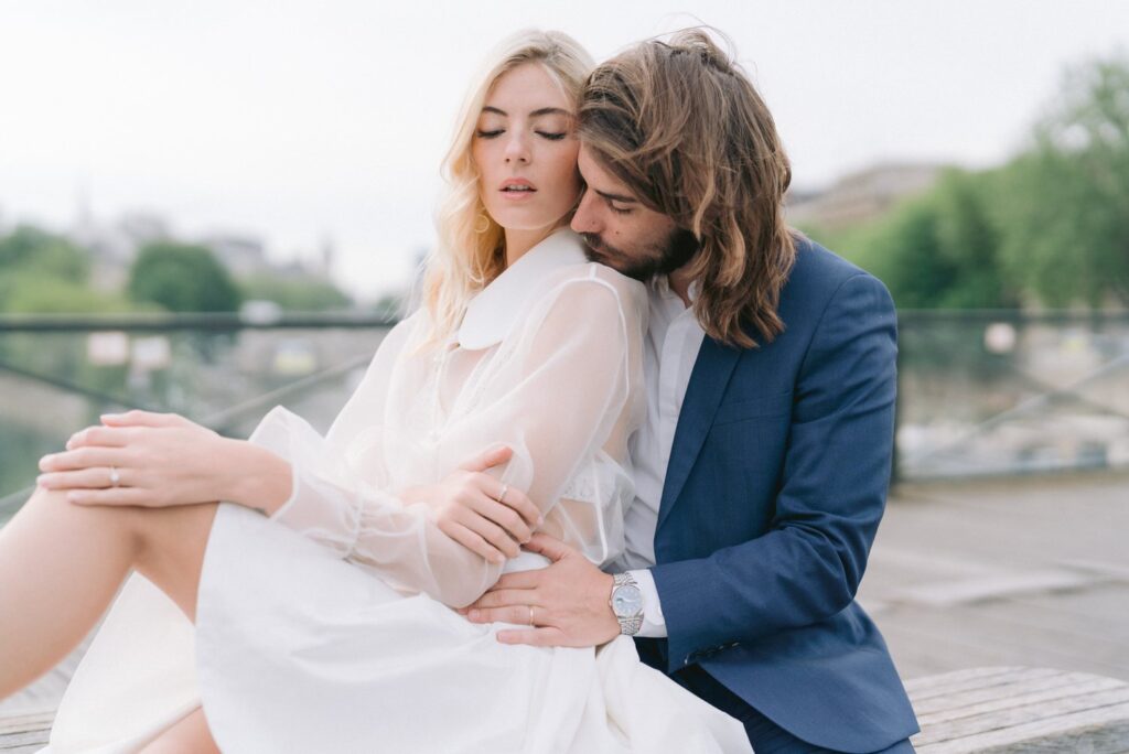 A Modern Couple in Paris – The White Wren