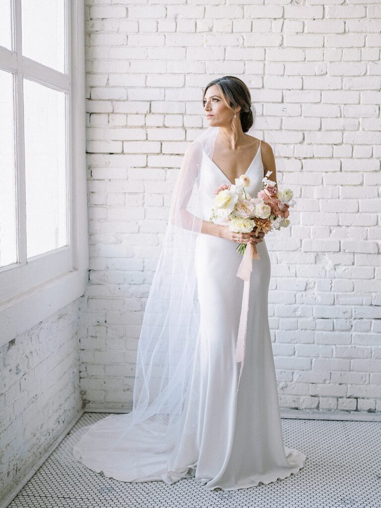 Becca & Matt’s Petite Wedding – The White Wren