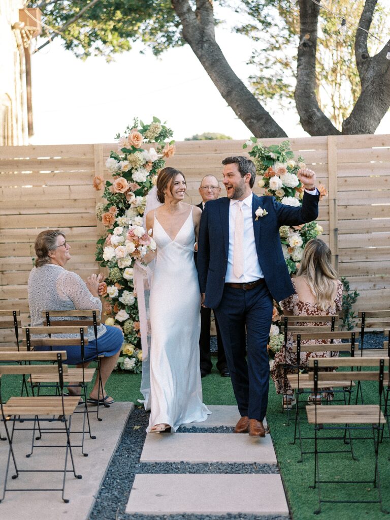 Becca & Matt’s Petite Wedding – The White Wren