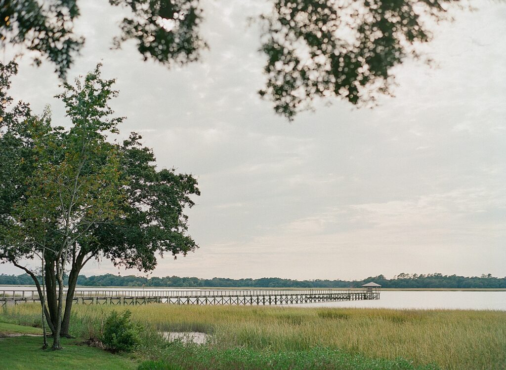 Carrie & Justin’s River House Wedding – The White Wren